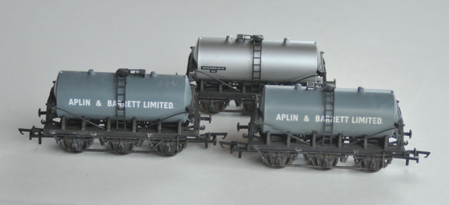 HORNBY 6 wheel tank wagons | Dublo For Sale