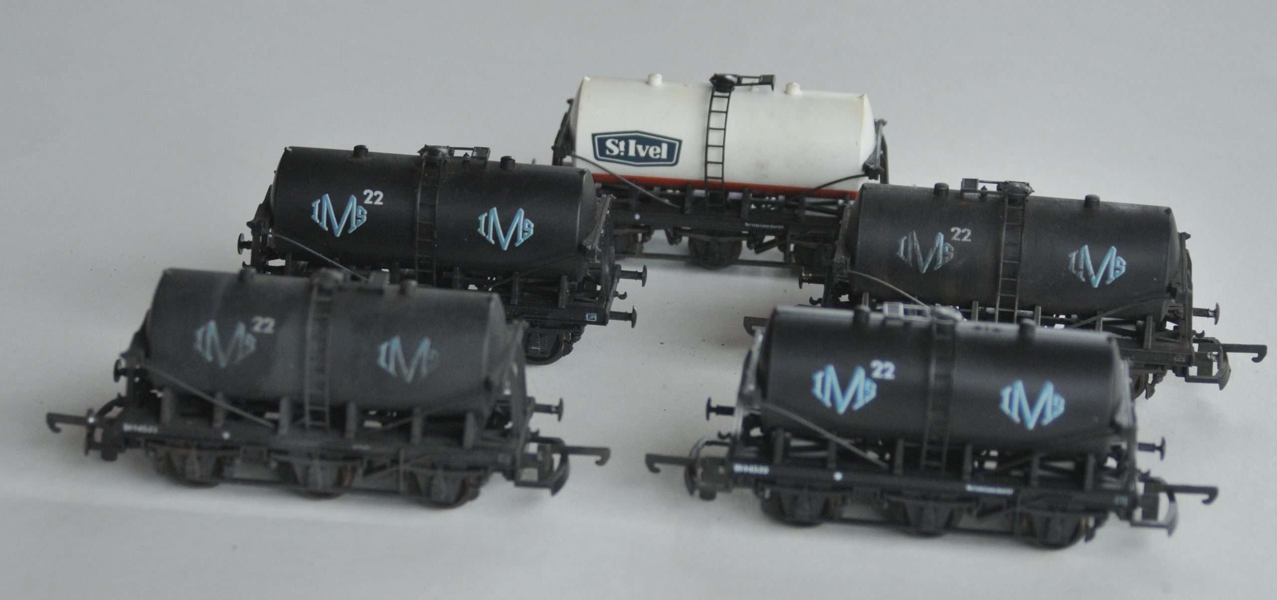 LIMA 6 wheel tank wagons | Dublo For Sale