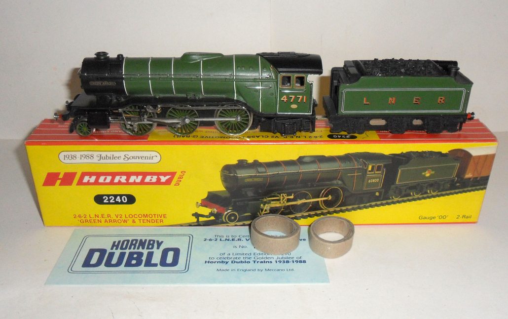 HORNBY DUBLO 2-RAIL 2240 LNER V2 GREEN ARROW 4771 ‘NEVERWAZZA’ BOXED ...
